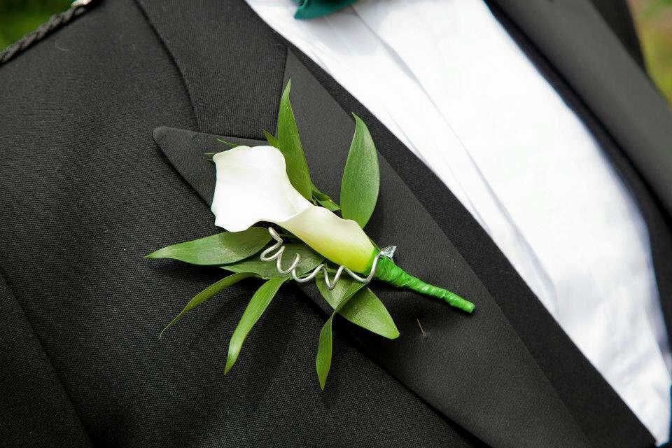 Gents calla lily buttonhole – Irene's Florist